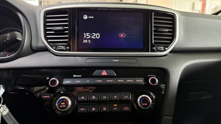 Black Kia Sportage 2021 in Riga, with an engine capacity of 1.60 L and mileage of 68 thousand km for 1790000 €, photo 20 on AUTOMOTO.COM.LV