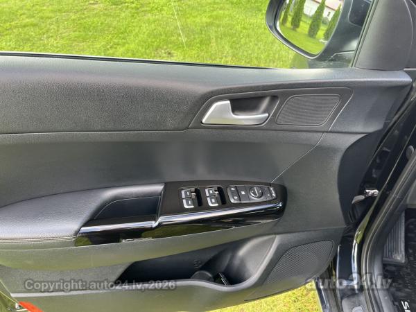 Black Kia Sportage 2021 in Tallinn, with an engine capacity of 1.60 L and mileage of 132 thousand km for 13900 €, photo 10 on AUTOMOTO.COM.LV