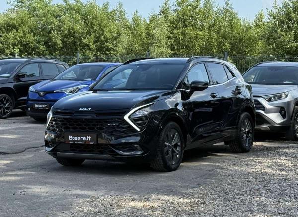 Black Kia Sportage 2022 in Vilnius, with an engine capacity of 1.60 L and mileage of 125 thousand km for 25990 €, photo 1 on AUTOMOTO.COM.LV