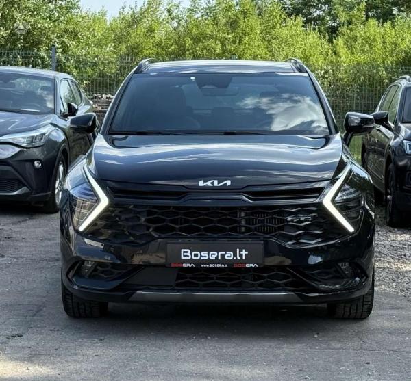 Black Kia Sportage 2022 in Vilnius, with an engine capacity of 1.60 L and mileage of 125 thousand km for 25990 €, photo 2 on AUTOMOTO.COM.LV