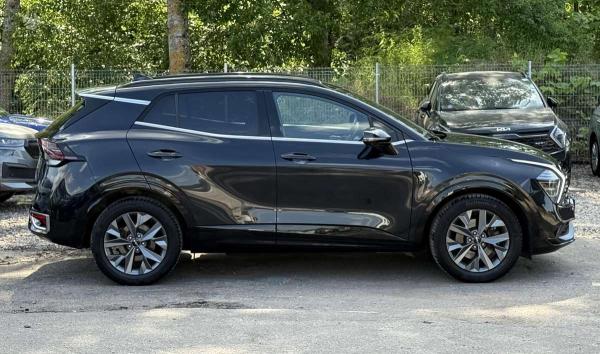 Black Kia Sportage 2022 in Vilnius, with an engine capacity of 1.60 L and mileage of 125 thousand km for 25990 €, photo 4 on AUTOMOTO.COM.LV