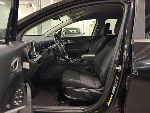 Black Kia Sportage 2022 in Vilnius, with an engine capacity of 1.60 L and mileage of 91 thousand km for 21900 €, photo 8 on AUTOMOTO.COM.LV