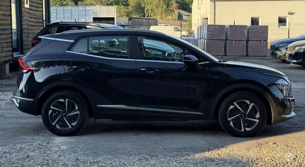 Black Kia Sportage 2022 in Vilnius, with an engine capacity of 1.60 L and mileage of 118 thousand km for 20990 €, photo 4 on AUTOMOTO.COM.LV