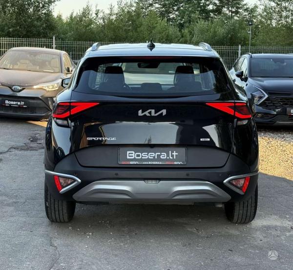 Black Kia Sportage 2022 in Vilnius, with an engine capacity of 1.60 L and mileage of 118 thousand km for 20990 €, photo 6 on AUTOMOTO.COM.LV