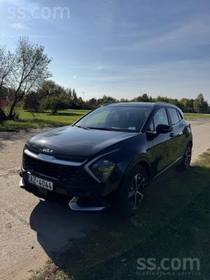 Black Kia Sportage 2022 in Riga, with an engine capacity of 1.60 L and mileage of 138 thousand km for 19100 €, photo 1 on AUTOMOTO.COM.LV