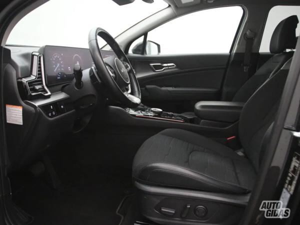 Black Kia Sportage 2023 in Vilnius, with an engine capacity of 1.60 L and mileage of 161 thousand km for 23999 €, photo 4 on AUTOMOTO.COM.LV