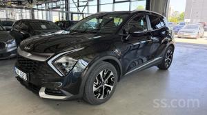 Black Kia Sportage 2023 in Riga, with an engine capacity of 1.60 L and mileage of 25 thousand km for 25900 €, photo  on AUTOMOTO.COM.LV