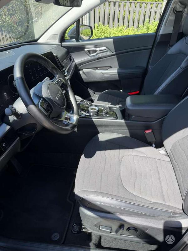 Black Kia Sportage 2023 in Kaunas, with an engine capacity of 1.60 L and mileage of 140 thousand km for 23200 €, photo 7 on AUTOMOTO.COM.LV