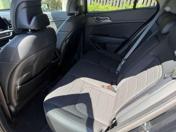 Black Kia Sportage 2023 in Kaunas, with an engine capacity of 1.60 L and mileage of 140 thousand km for 23200 €, photo 8 on AUTOMOTO.COM.LV