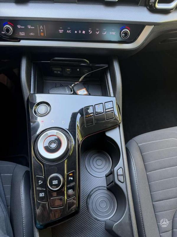 Black Kia Sportage 2023 in Kaunas, with an engine capacity of 1.60 L and mileage of 140 thousand km for 23200 €, photo 10 on AUTOMOTO.COM.LV