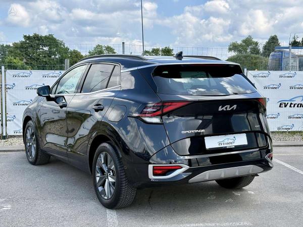 Black Kia Sportage 2023 in Vilnius, with an engine capacity of 1.60 L and mileage of 176 thousand km for 22990 €, photo 4 on AUTOMOTO.COM.LV