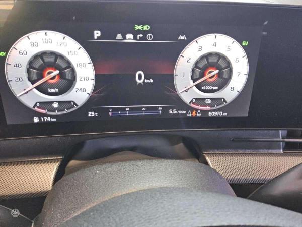 Black Kia Sportage 2023 in Vilnius, with an engine capacity of 1.60 L and mileage of 61 thousand km for 32222 €, photo 4 on AUTOMOTO.COM.LV