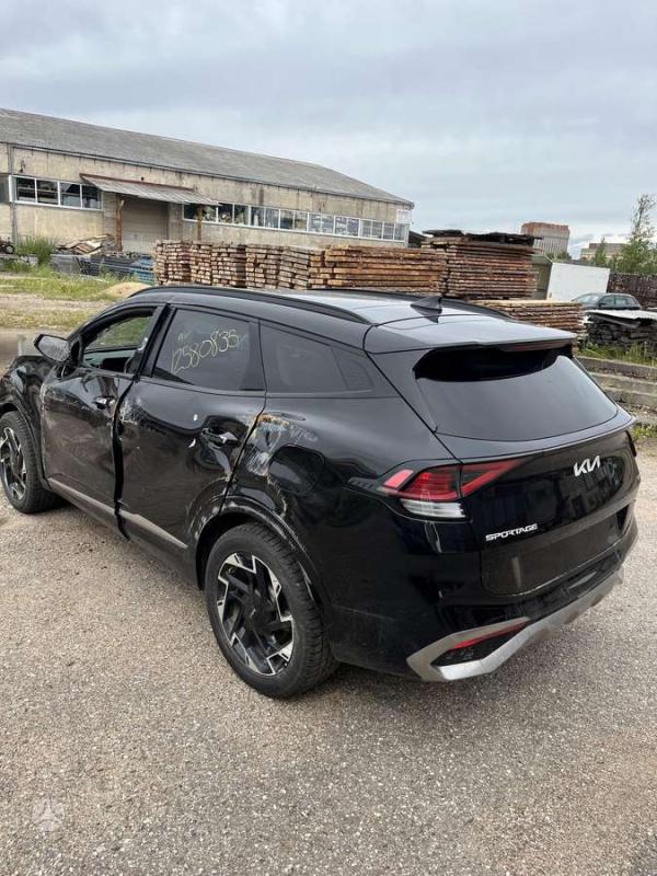 Melns Kia Sportage 2024 Alīta, ar dzinēja tilpumu 1.60 L un nobraukumu 67 tūkst. km par 11500 €, foto 6 vietnē AUTOMOTO.COM.LV