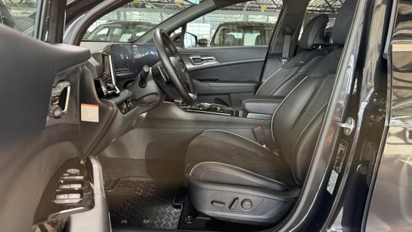 Melns Kia Sportage 2024 Rīga, ar dzinēja tilpumu 1.60 L un nobraukumu 47 tūkst. km par 28900 €, foto 9 vietnē AUTOMOTO.COM.LV