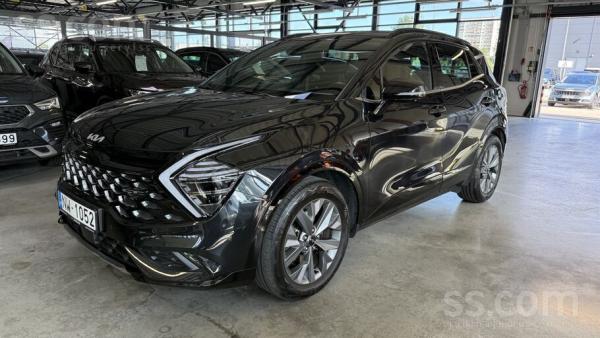 Black Kia Sportage 2024 in Riga, with an engine capacity of 1.60 L and mileage of 47 thousand km for 28900 €, photo 1 on AUTOMOTO.COM.LV