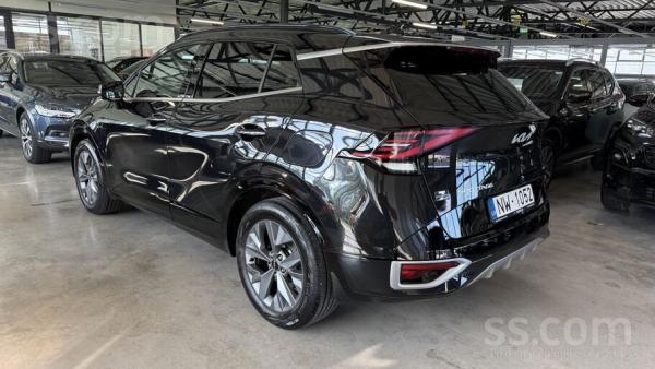 Black Kia Sportage 2024 in Riga, with an engine capacity of 1.60 L and mileage of 47 thousand km for 28900 €, photo 3 on AUTOMOTO.COM.LV