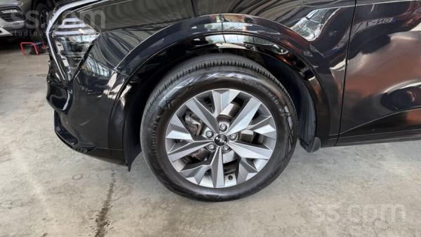 Black Kia Sportage 2024 in Riga, with an engine capacity of 1.60 L and mileage of 47 thousand km for 28900 €, photo 7 on AUTOMOTO.COM.LV