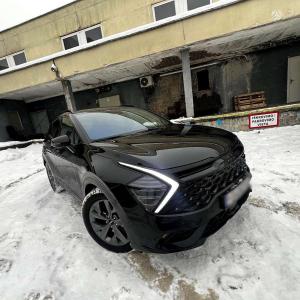 Black Kia Sportage 2025 in Vilnius, with an engine capacity of 1.60 L and mileage of 22 thousand km for 32900 €, photo 1 on AUTOMOTO.COM.LV