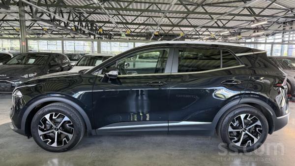 Черный Киа Sportage 2025 в Рига, объемом двигателя 1.60 л и пробегом 27 тыс. км за 28900 €, фото 2 на AUTOMOTO.COM.LV