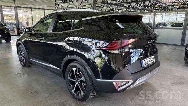 Черный Киа Sportage 2025 в Рига, объемом двигателя 1.60 л и пробегом 27 тыс. км за 28900 €, фото 3 на AUTOMOTO.COM.LV