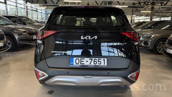 Kia Sportage 2025 Rīga vietnē Melns Kia Sportage 2025 Rīga, ar dzinēja tilpumu 1.60 L un nobraukumu 34 tūkst. km par 24900 €, foto 5 vietnē AUTOMOTO.COM.LV