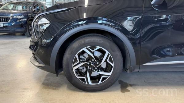Kia Sportage 2025 Rīga vietnē Melns Kia Sportage 2025 Rīga, ar dzinēja tilpumu 1.60 L un nobraukumu 34 tūkst. km par 24900 €, foto 10 vietnē AUTOMOTO.COM.LV