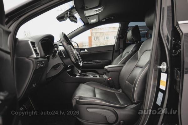 Black Kia Sportage 2016 in Tartu, with an engine capacity of 2.00 L and mileage of 166 thousand km for 14499 €, photo 6 on AUTOMOTO.COM.LV