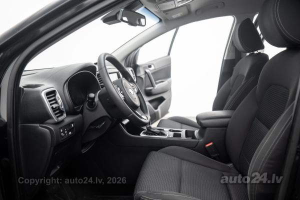 Black Kia Sportage 2016 in Tallinn, with an engine capacity of 2.00 L and mileage of 220 thousand km for 11999 €, photo 7 on AUTOMOTO.COM.LV