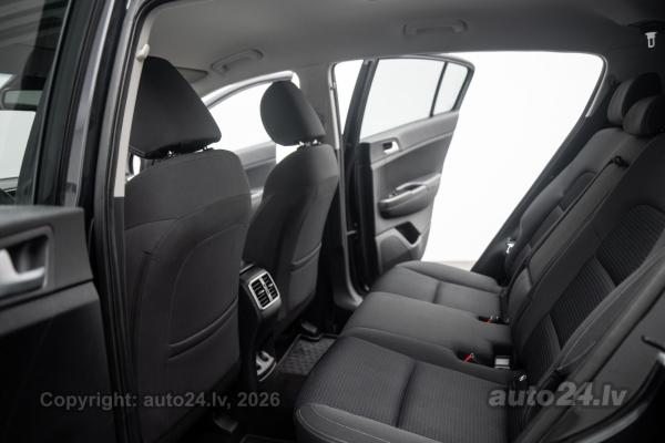 Black Kia Sportage 2016 in Tallinn, with an engine capacity of 2.00 L and mileage of 220 thousand km for 11999 €, photo 8 on AUTOMOTO.COM.LV
