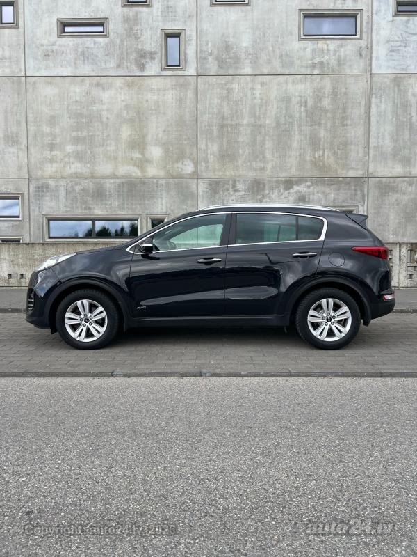 Black Kia Sportage 2016 in Tallinn, with an engine capacity of 2.00 L and mileage of 211 thousand km for 13900 €, photo 3 on AUTOMOTO.COM.LV