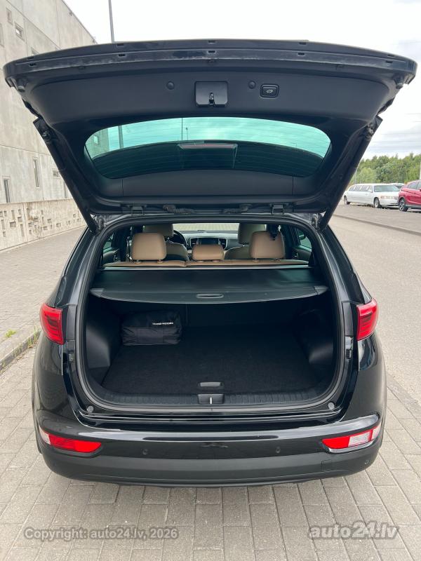 Black Kia Sportage 2016 in Tallinn, with an engine capacity of 2.00 L and mileage of 211 thousand km for 13900 €, photo 7 on AUTOMOTO.COM.LV