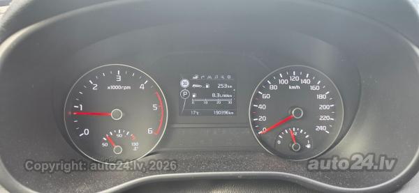 Kia Sportage 2017 Tallina vietnē Melns Kia Sportage 2017 Tallina, ar dzinēja tilpumu 2.00 L un nobraukumu 190 tūkst. km par 10500 €, foto 9 vietnē AUTOMOTO.COM.LV