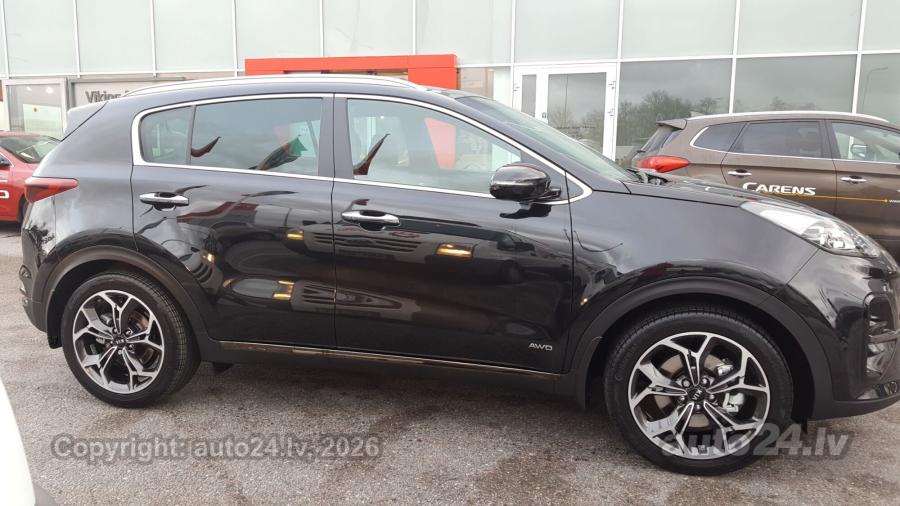 Black Kia Sportage 2018 in Tallinn, with an engine capacity of 2.00 L and mileage of 187 thousand km for 13500 €, photo 1 on AUTOMOTO.COM.LV