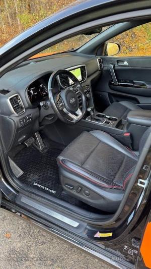 Black Kia Sportage 2018 in Tallinn, with an engine capacity of 2.00 L and mileage of 187 thousand km for 13500 €, photo 12 on AUTOMOTO.COM.LV