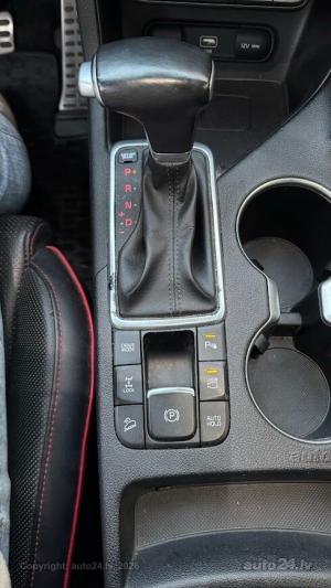Black Kia Sportage 2018 in Tallinn, with an engine capacity of 2.00 L and mileage of 187 thousand km for 13500 €, photo 13 on AUTOMOTO.COM.LV