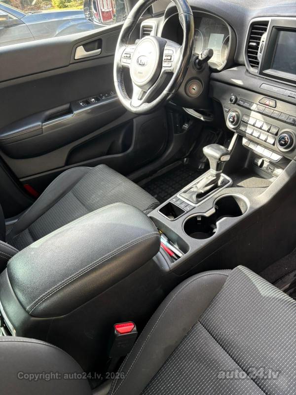 Black Kia Sportage 2018 in Tallinn, with an engine capacity of 2.00 L and mileage of 316 thousand km for 10000 €, photo 4 on AUTOMOTO.COM.LV
