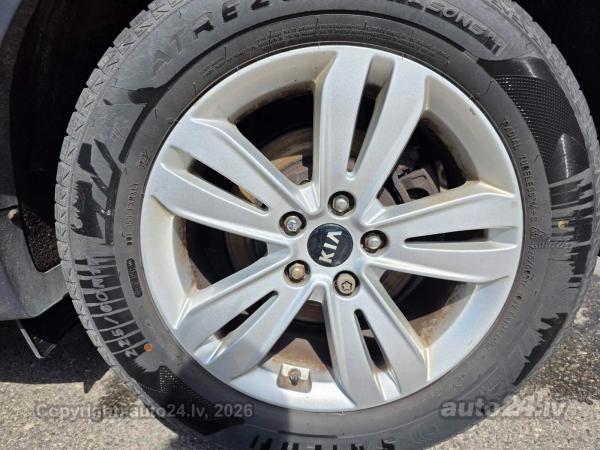 Black Kia Sportage 2018 in Tallinn, with an engine capacity of 1.60 L and mileage of 123 thousand km for 13500 €, photo 7 on AUTOMOTO.COM.LV