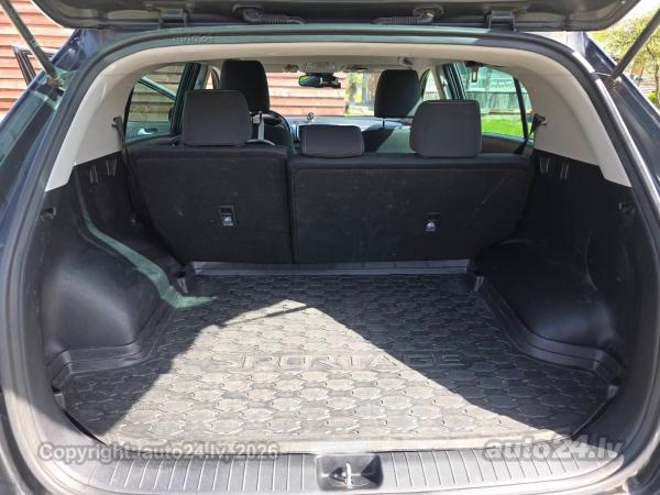 Black Kia Sportage 2018 in Tallinn, with an engine capacity of 1.60 L and mileage of 123 thousand km for 13500 €, photo 8 on AUTOMOTO.COM.LV