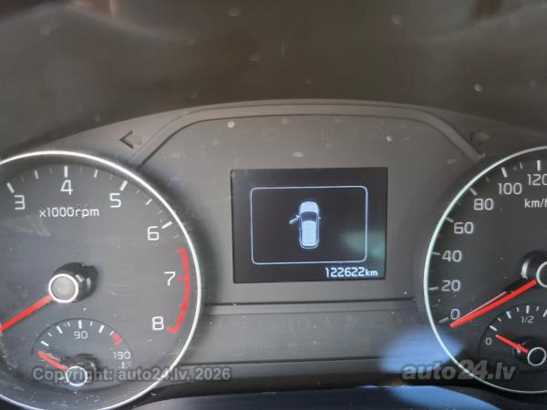 Black Kia Sportage 2018 in Tallinn, with an engine capacity of 1.60 L and mileage of 123 thousand km for 13500 €, photo 10 on AUTOMOTO.COM.LV