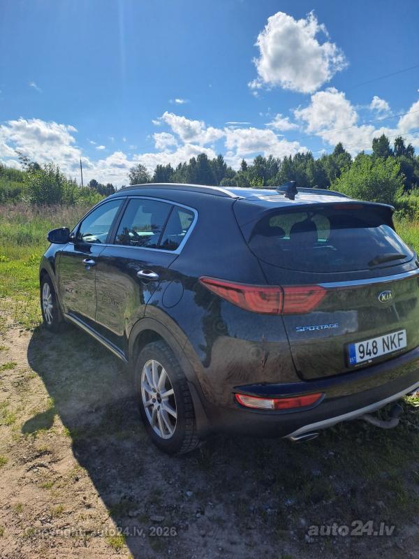 Black Kia Sportage 2018 in Tallinn, with an engine capacity of 2.00 L and mileage of 150 thousand km for 14500 €, photo 4 on AUTOMOTO.COM.LV