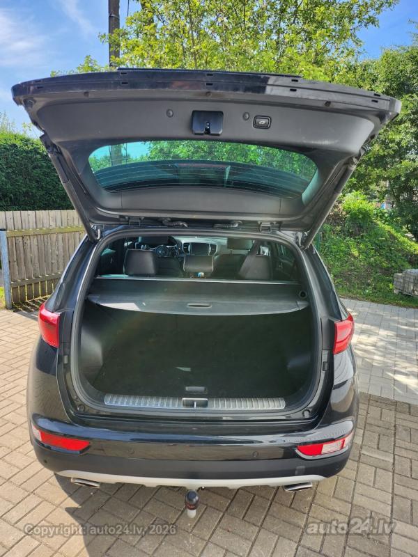 Black Kia Sportage 2018 in Tallinn, with an engine capacity of 2.00 L and mileage of 150 thousand km for 14500 €, photo 6 on AUTOMOTO.COM.LV