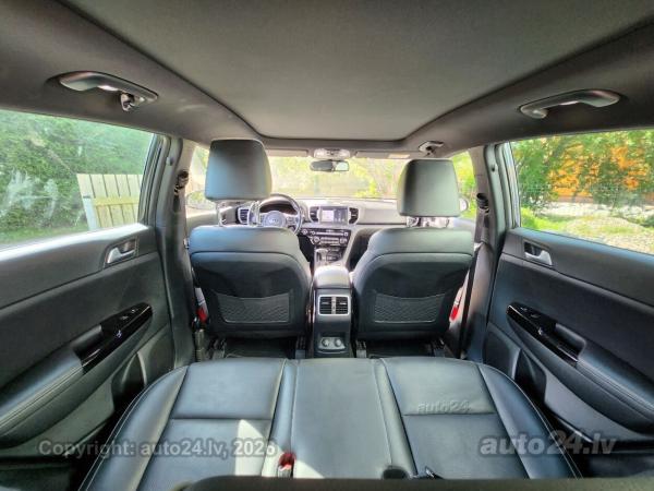 Black Kia Sportage 2018 in Tallinn, with an engine capacity of 2.00 L and mileage of 150 thousand km for 14500 €, photo 8 on AUTOMOTO.COM.LV