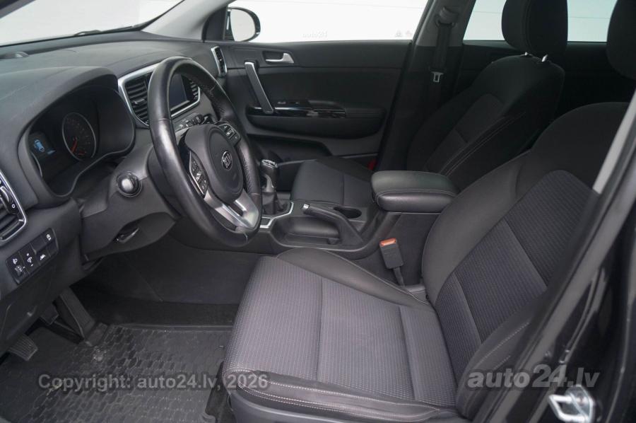 Black Kia Sportage 2020 in Tallinn, with an engine capacity of 1.60 L and mileage of 70 thousand km for 15990 €, photo 8 on AUTOMOTO.COM.LV