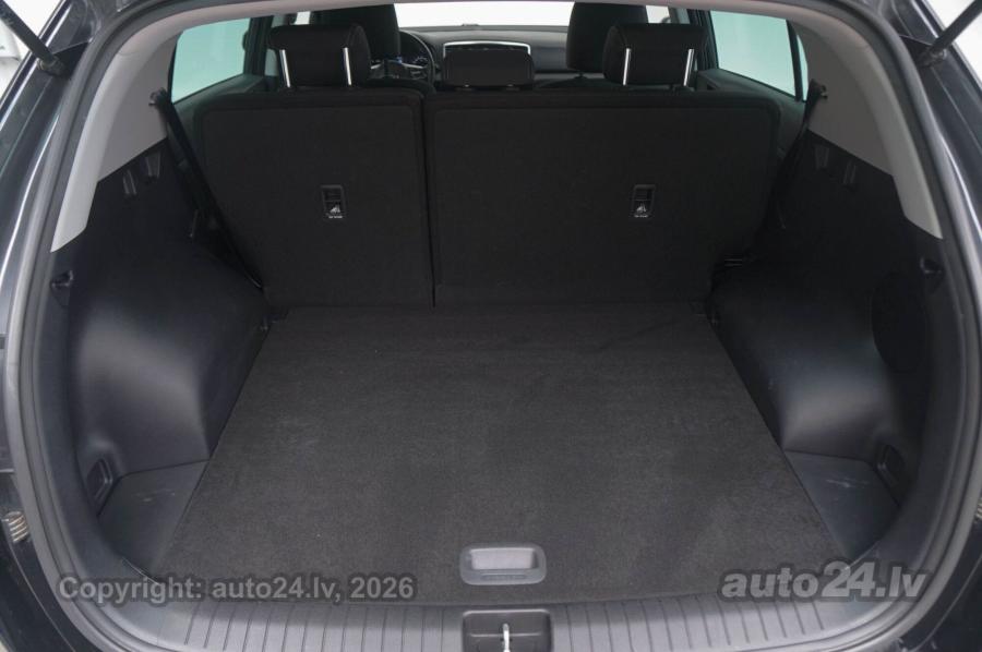 Black Kia Sportage 2020 in Tallinn, with an engine capacity of 1.60 L and mileage of 70 thousand km for 15990 €, photo 11 on AUTOMOTO.COM.LV