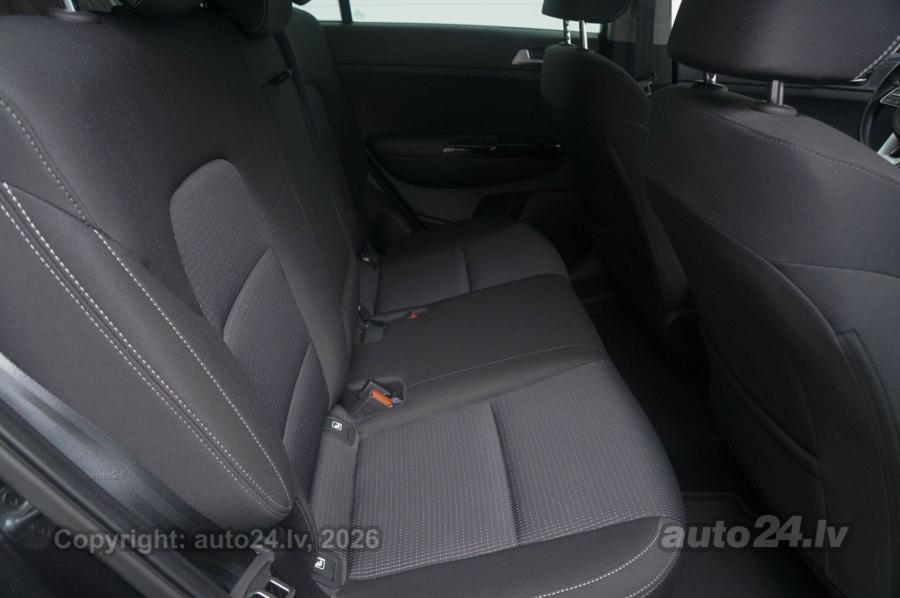Black Kia Sportage 2020 in Tallinn, with an engine capacity of 1.60 L and mileage of 70 thousand km for 15990 €, photo 12 on AUTOMOTO.COM.LV