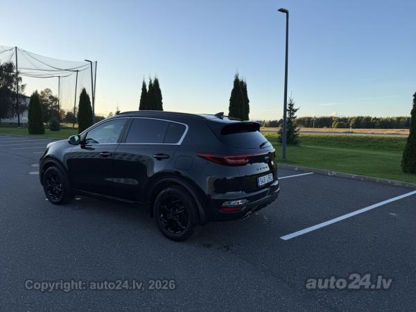 Black Kia Sportage 2021 in Tartu, with an engine capacity of 1.60 L and mileage of 54 thousand km for 17500 €, photo 4 on AUTOMOTO.COM.LV