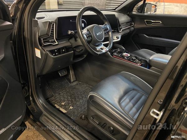Black Kia Sportage 2022 in Tallinn, with an engine capacity of 1.60 L and mileage of 63 thousand km for 33300 €, photo 9 on AUTOMOTO.COM.LV