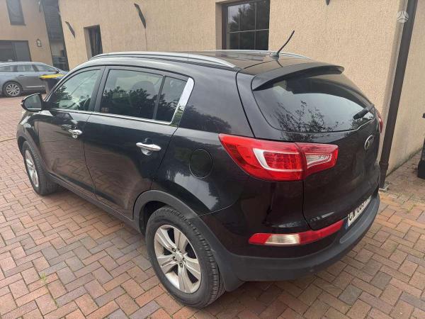Melns Kia Sportage 2013 Tauragė, ar dzinēja tilpumu 1.70 L un nobraukumu 263 tūkst. km par 5600 €, foto 5 vietnē AUTOMOTO.COM.LV