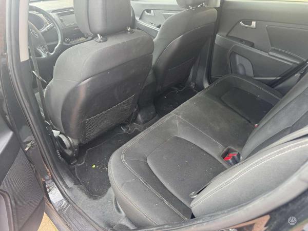 Melns Kia Sportage 2013 Tauragė, ar dzinēja tilpumu 1.70 L un nobraukumu 263 tūkst. km par 5600 €, foto 7 vietnē AUTOMOTO.COM.LV