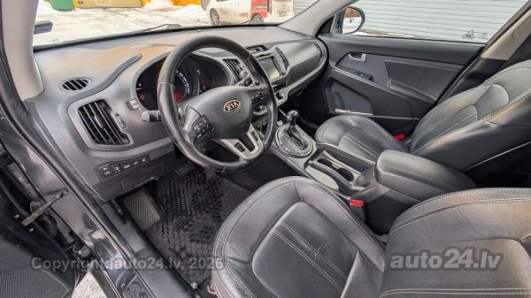 Black Kia Sportage 2012 in Tallinn, with an engine capacity of 2.00 L and mileage of 254 thousand km for 7800 €, photo 8 on AUTOMOTO.COM.LV